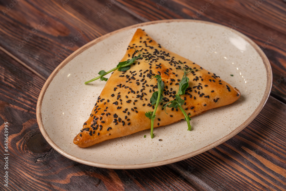 Samsa, samsa meat pies, oriental style, Uzbek national dish samsa Stock ...