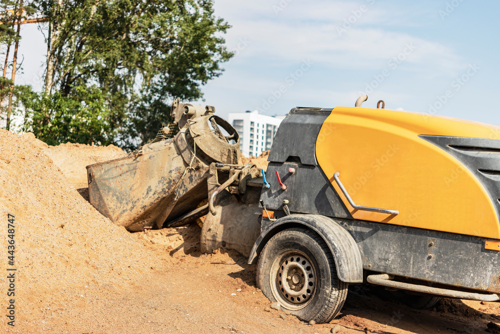 Pump for concrete and plaster. Station for the preparation of concrete ...