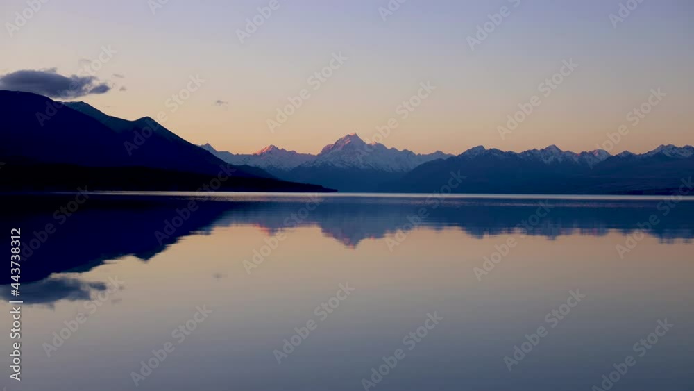 Vídeo do Stock: Wide sunset time lapse of Mount Cook and Lake Pukaki ...