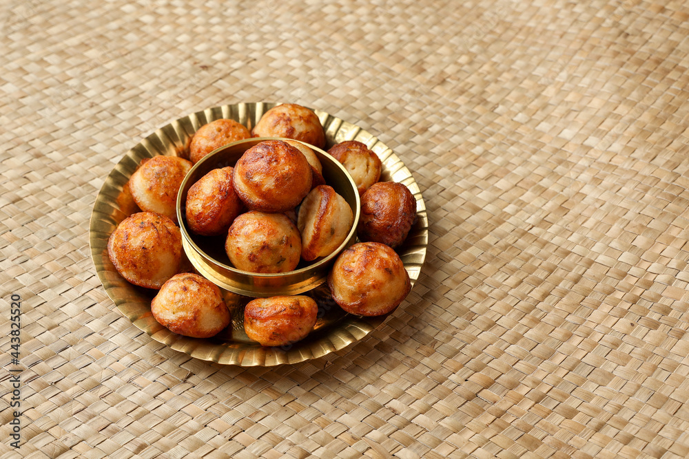 Paniyaram, Kuzhi paniyaram Gunta ponganalu paddu, guliyappa made of ...
