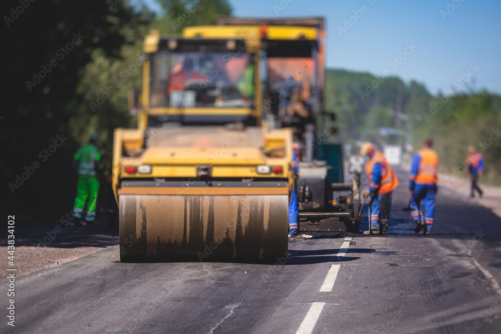 Process of asphalting and paving, asphalt paver machine and steam road ...