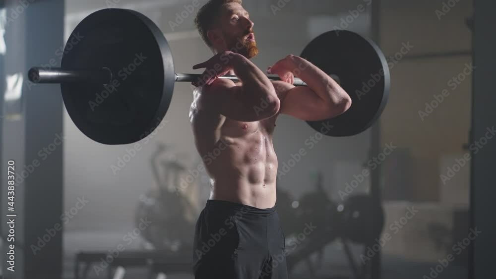 Vídeo do Stock: Slow motion: fitness man bodybuilder training using ...