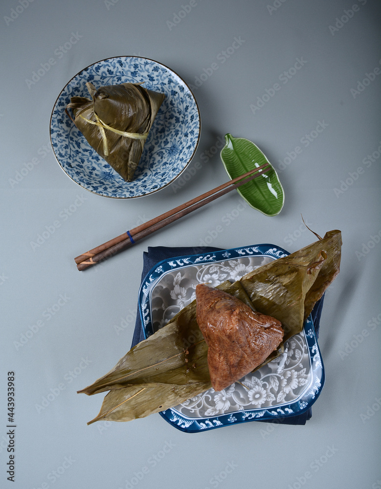 hokkien glutinous sticky rice dumpling with pork belly wrapped in leaf ...