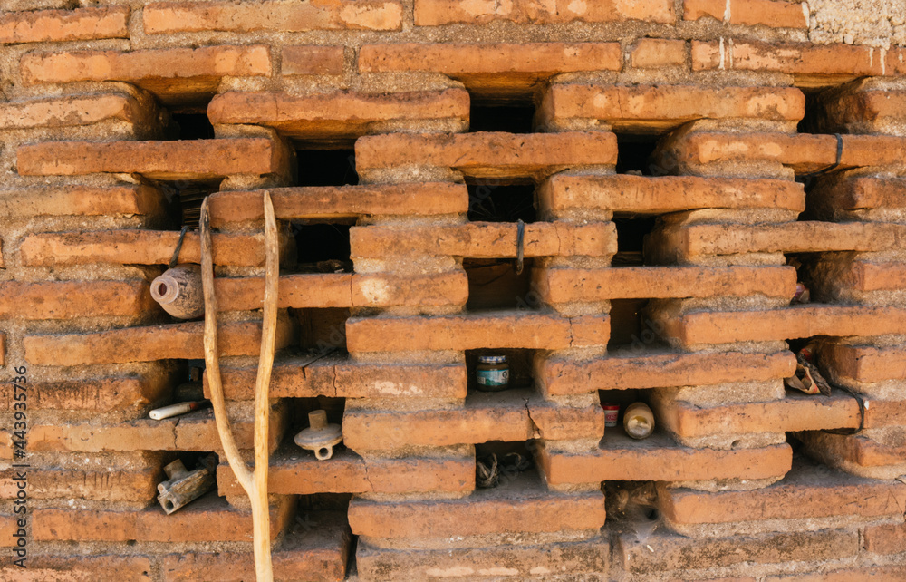 pared de casa de adobe en sinaloa , casa rural echa con materiales de ...