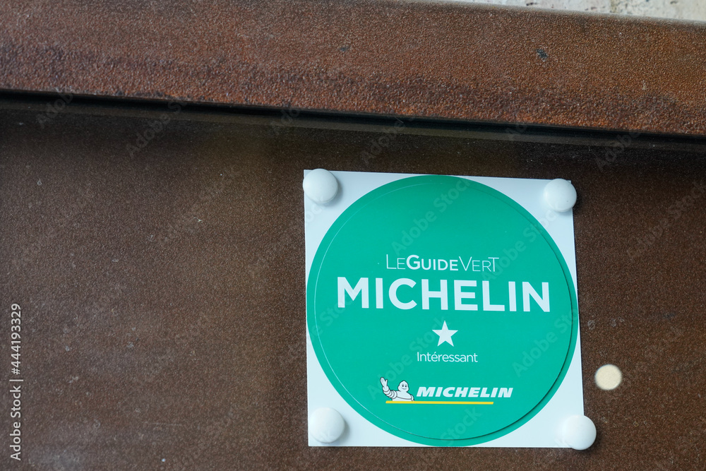 Michelin Star Guide vert plate sign brand with text green logo on good ...
