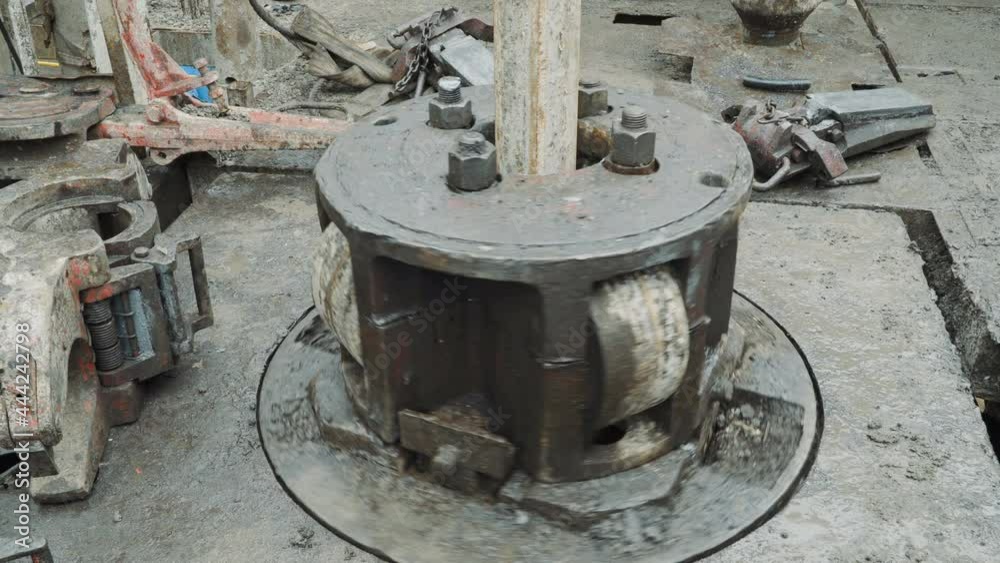 Drill pipe rotating in the rotary table for Oil Drilling Rig - Oilfield ...