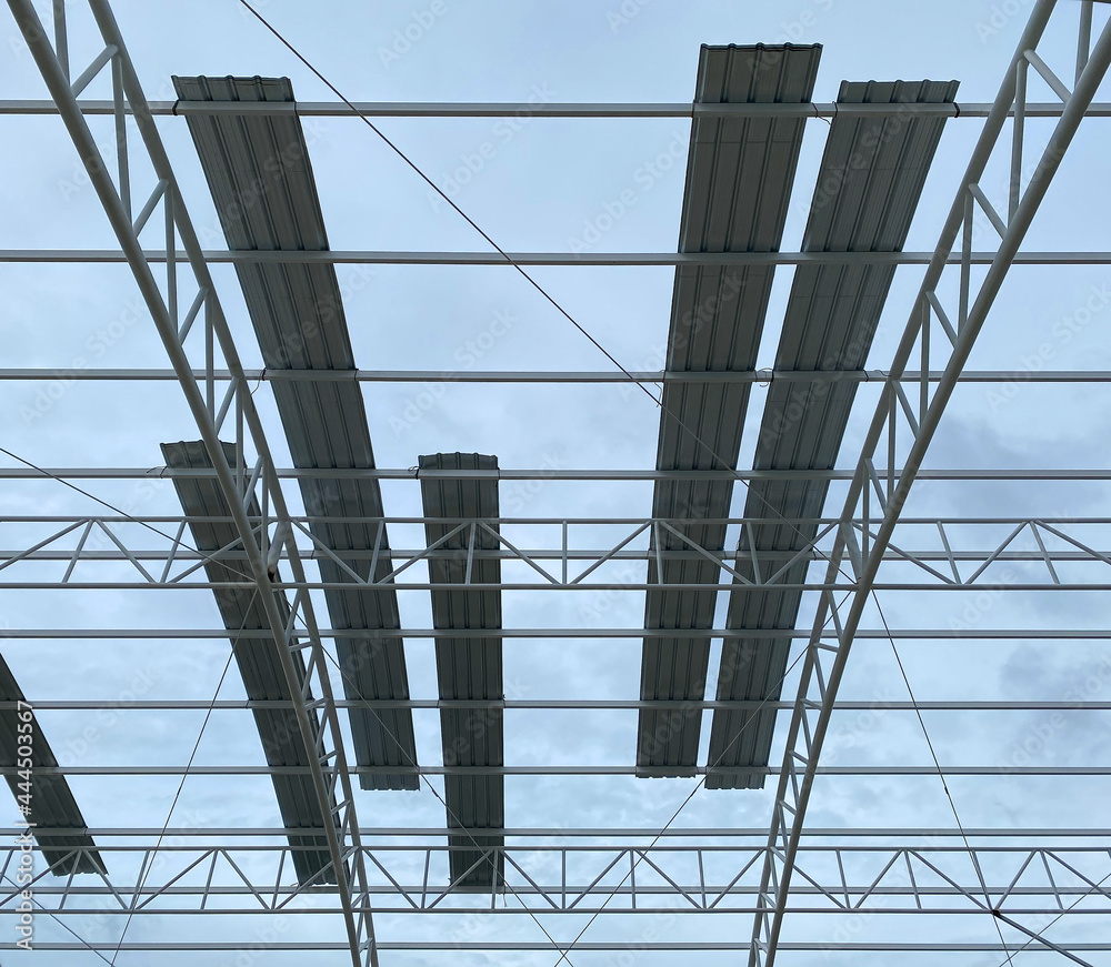 Foto de Look up view. Stainless sheet metal cover is placed on the ...