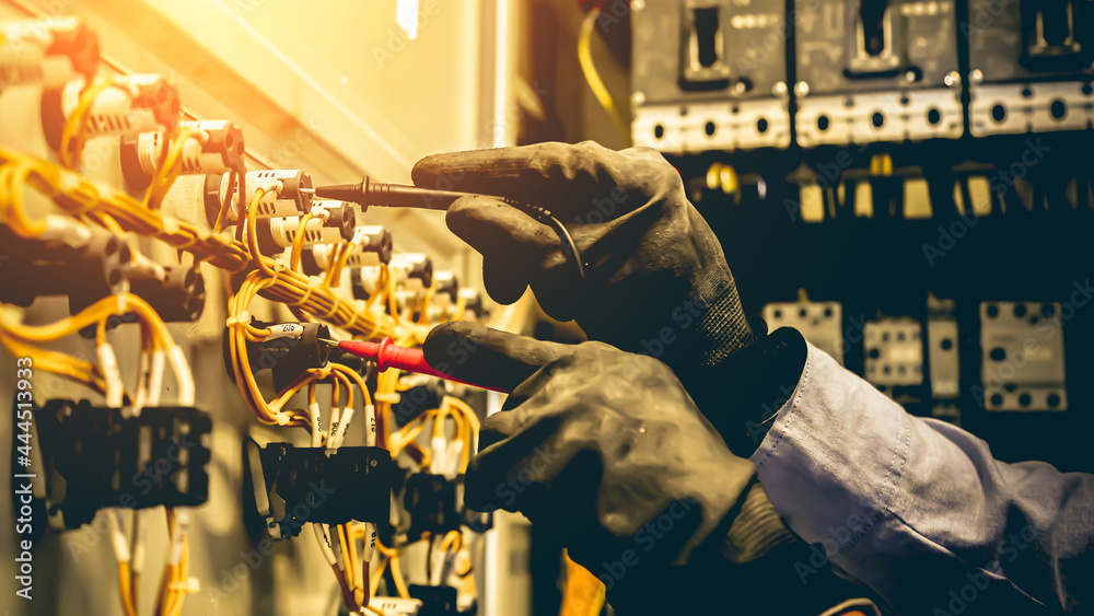 Electricity and electrical maintenance service, Engineer use meter ...