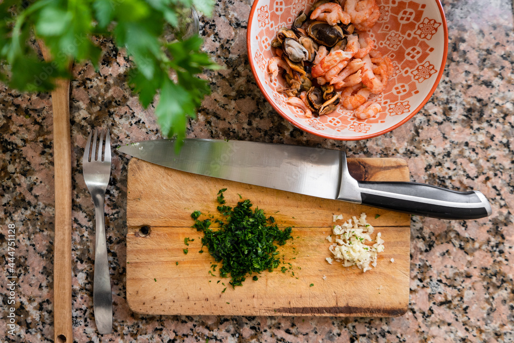 Foto de Top view of ingredients to prepare seafood Provencal style do ...