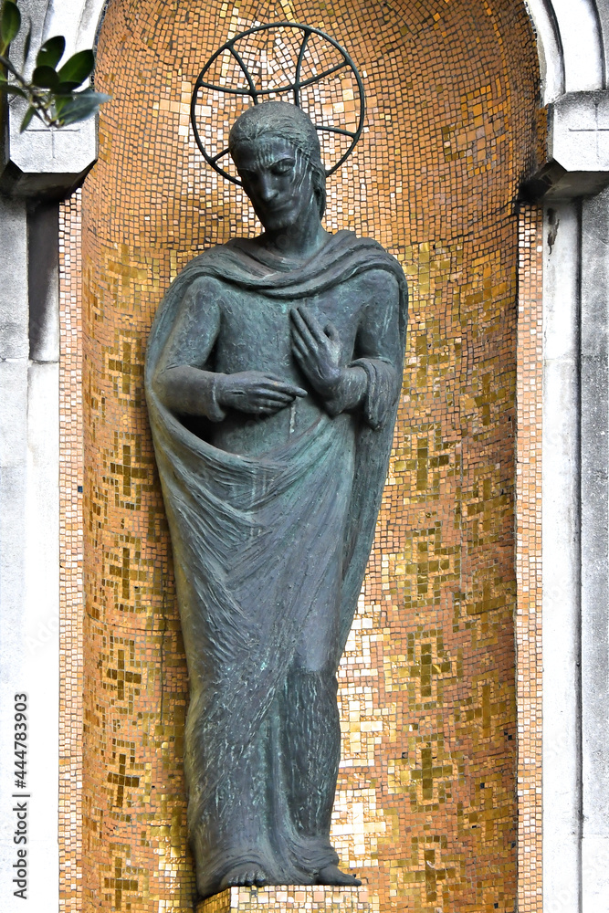 Jesus Christ in Golden tiled niche, Sacred Heart Catholic Church ...