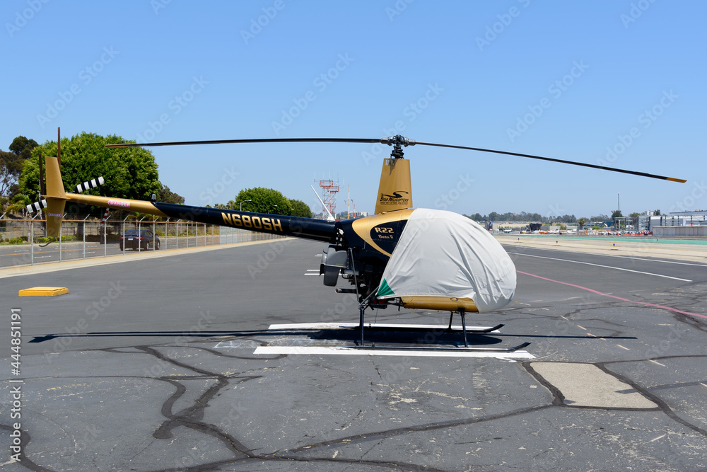 Star Helicopters Robinson R22 covered. Helicopter based at Hawthorne ...
