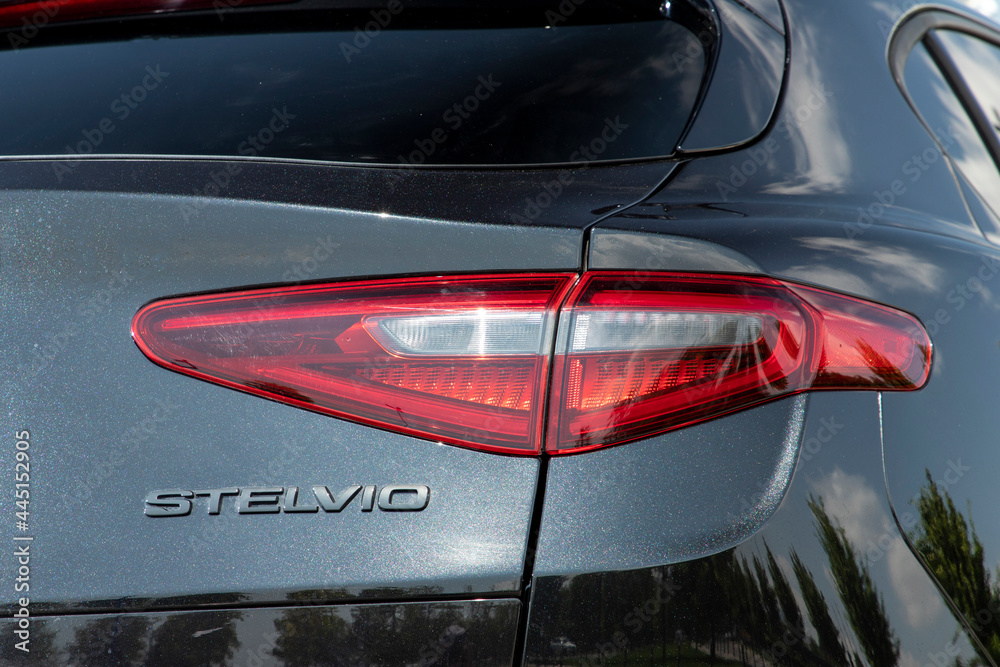 New Alfa Romeo Stelvio is the new optimal performance and utility SUV ...