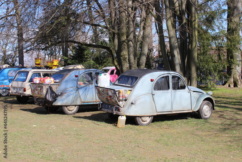 Foto de Citroen 2 CV, ou citroen 2CV avec coffre exterieur, voiture de ...