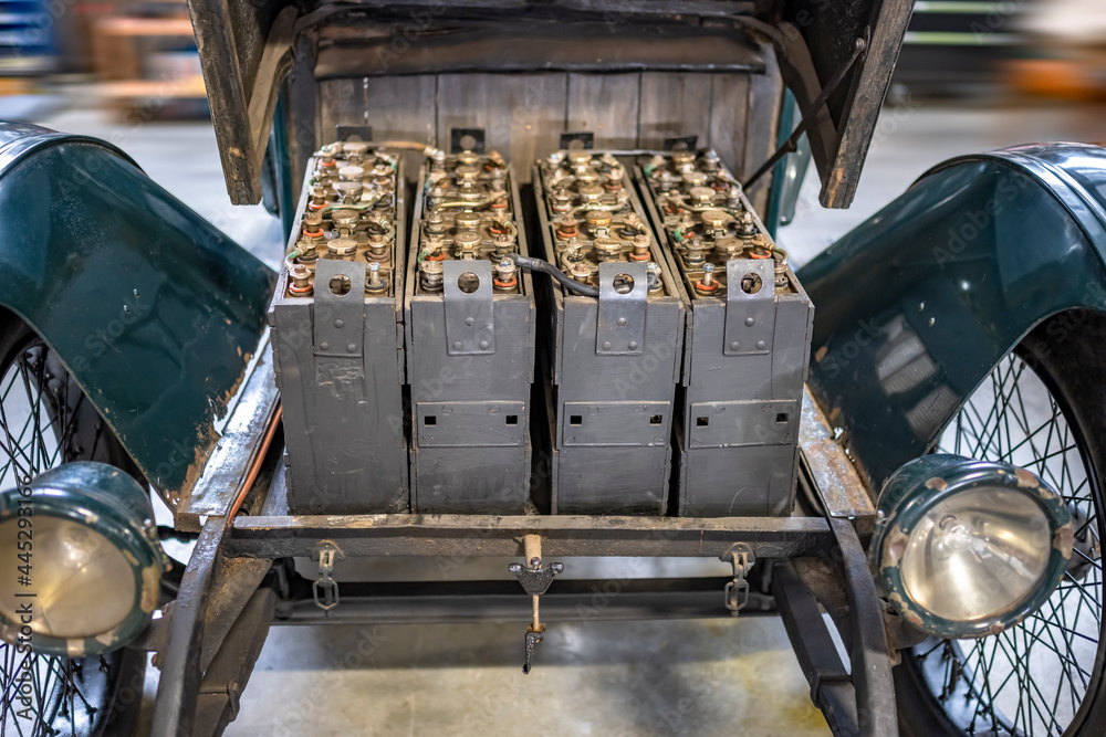 One of the first electric vehicles with a battery cascade under the ...