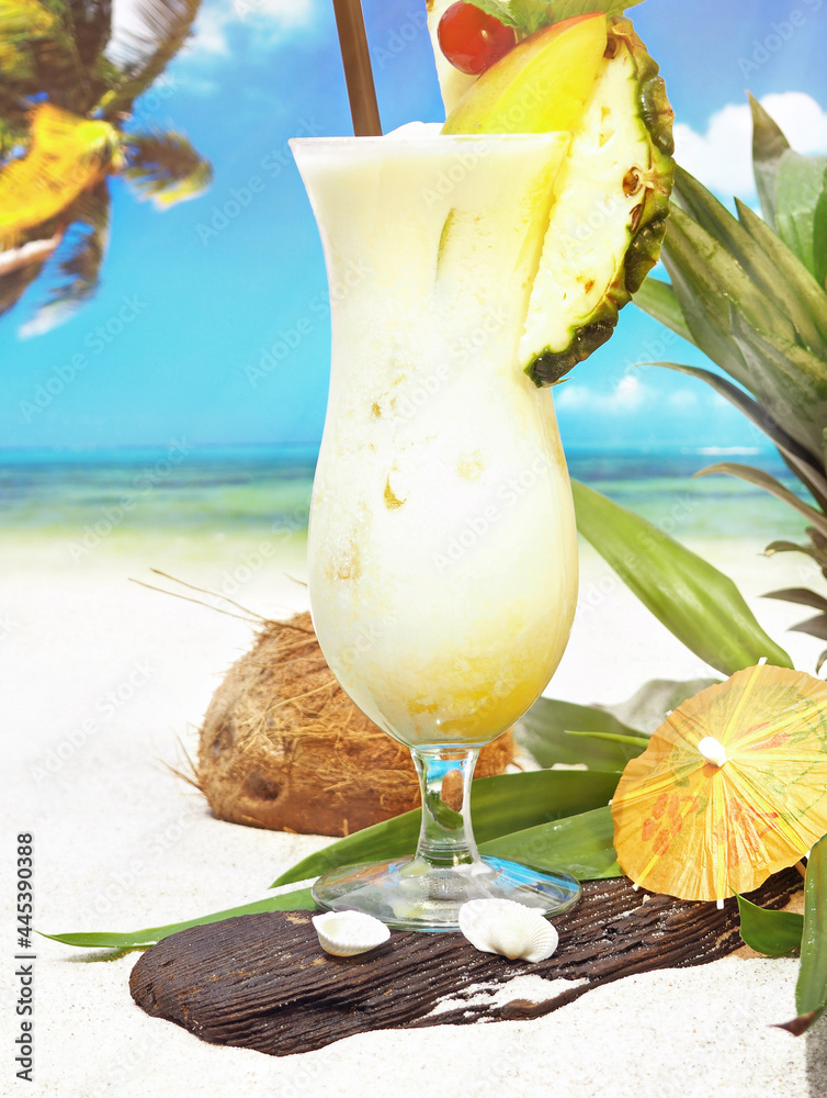 Pina Colada Cocktail am Strand Stock Photo | Adobe Stock
