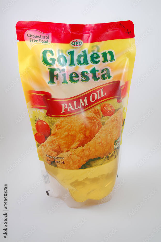 Golden fiesta palm oil cooking oil in Manila, Philippines Stock Photo ...