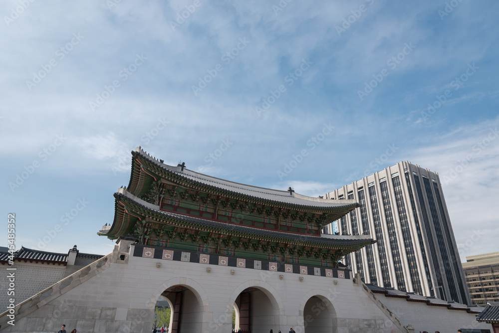 Closeup of the Gwanghwamun Gate, a largest gate of Gyeongbokgung Palace ...