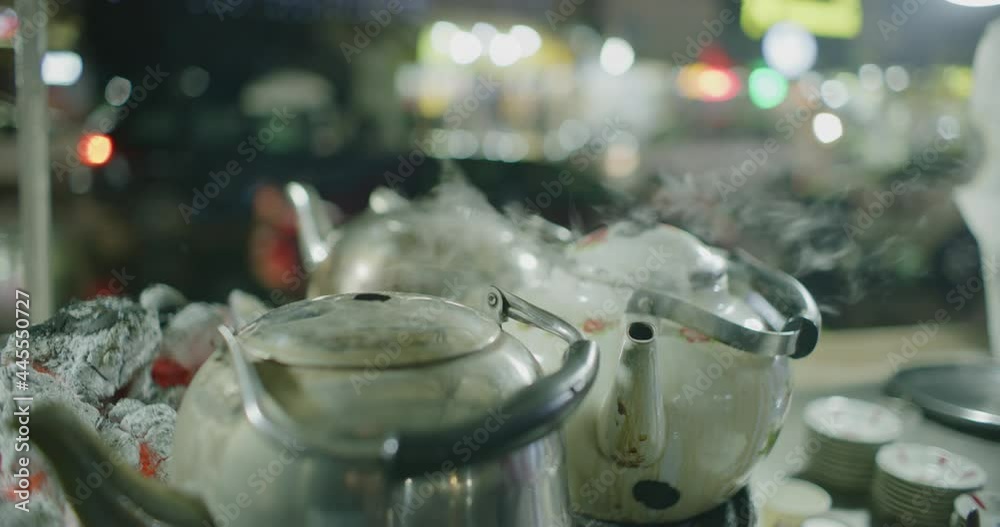 Traditional Kurdish Tea Shop at Iskan Street in Erbil, Iraq vídeo de ...