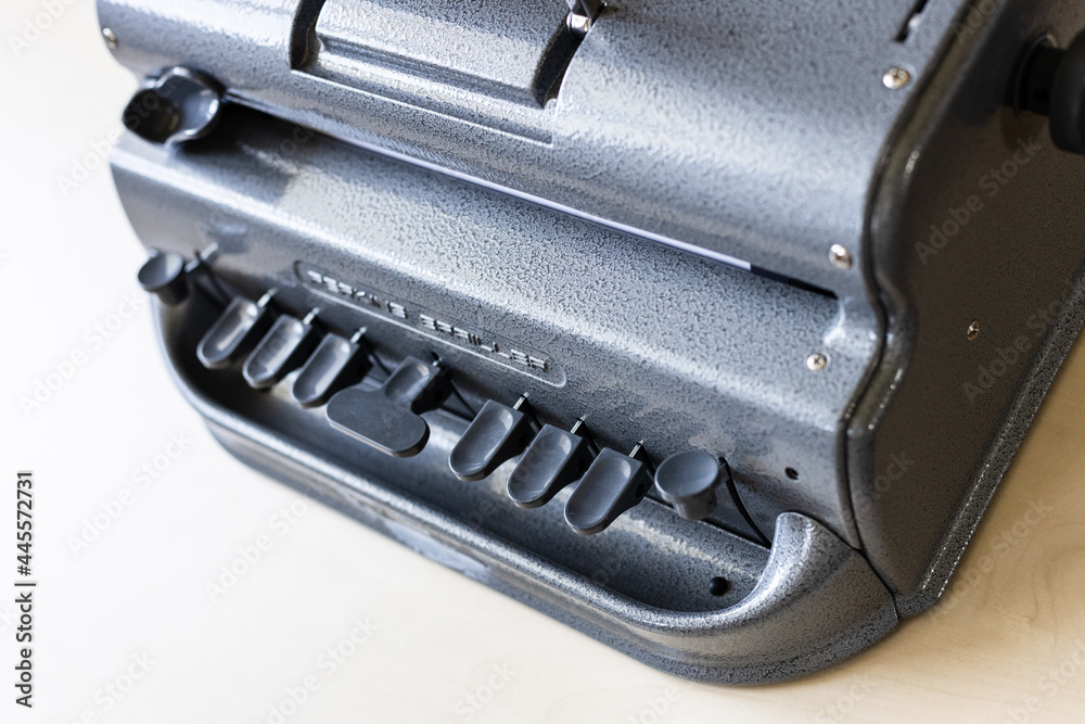 Foto de Moscow, Russia - June 5, 2021: keyboard of Perkins Brailler ...