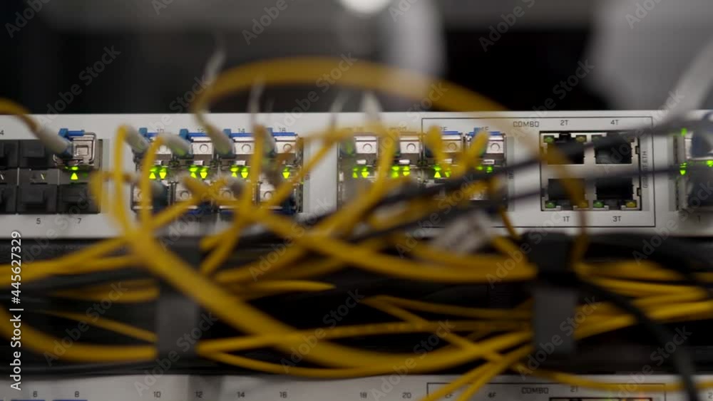 Vídeo do Stock: Optical server and router of the data center server ...