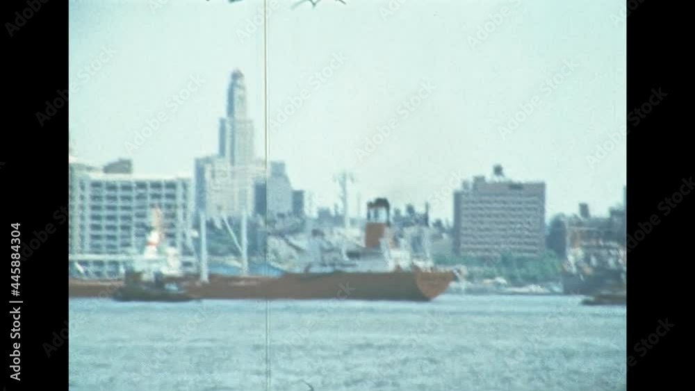 Cargo ship in the Manhattan pier by the old skyline of New York city ...