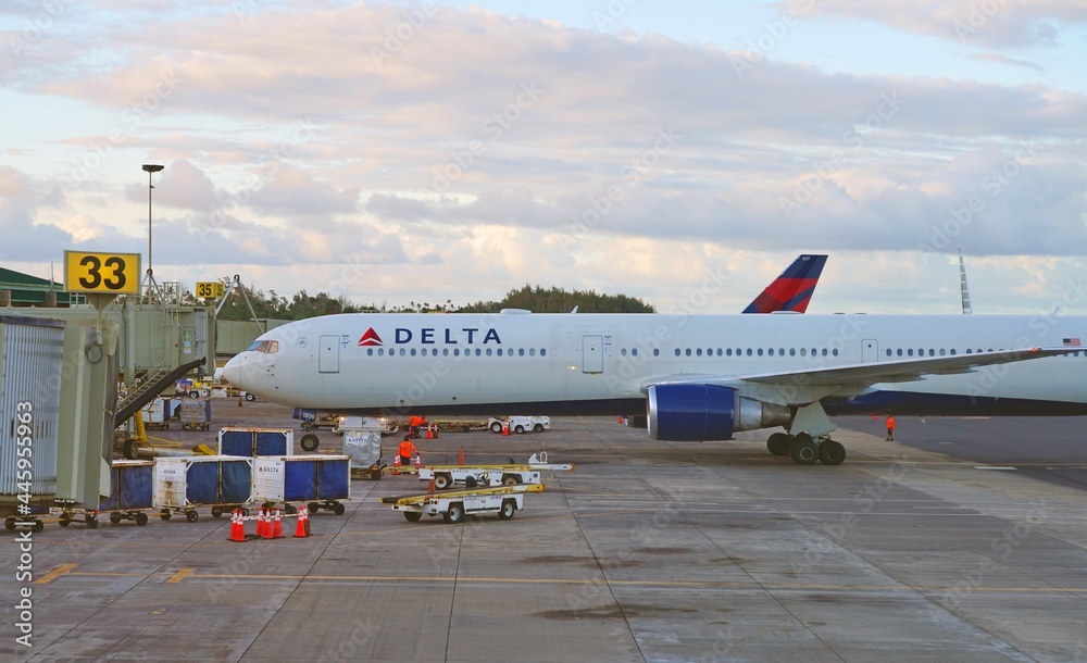 KAHULUI, HI -27 MAY 2021- View of airplanes from Delta Airlines (DL) at ...