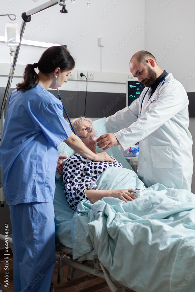 Doctor holding oxygen mask for senior woman patient helping her breath ...