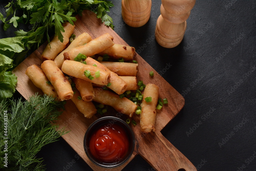 Foto de Deep Fried Turkish Cigar Shaped Rolls - Spring roll Sigara ...