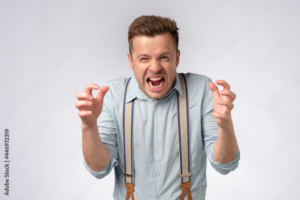 Angry man reacting furious, clenching teeth and hands. foto de Stock ...