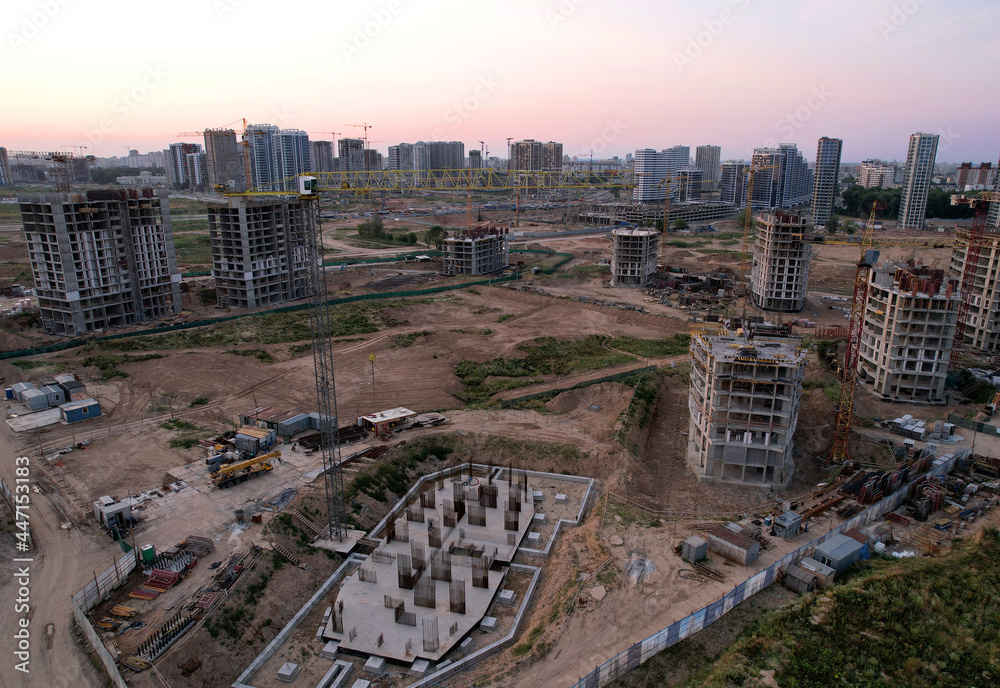 Foto de Сonstruction site with foundation pit for monolithic reinforced ...
