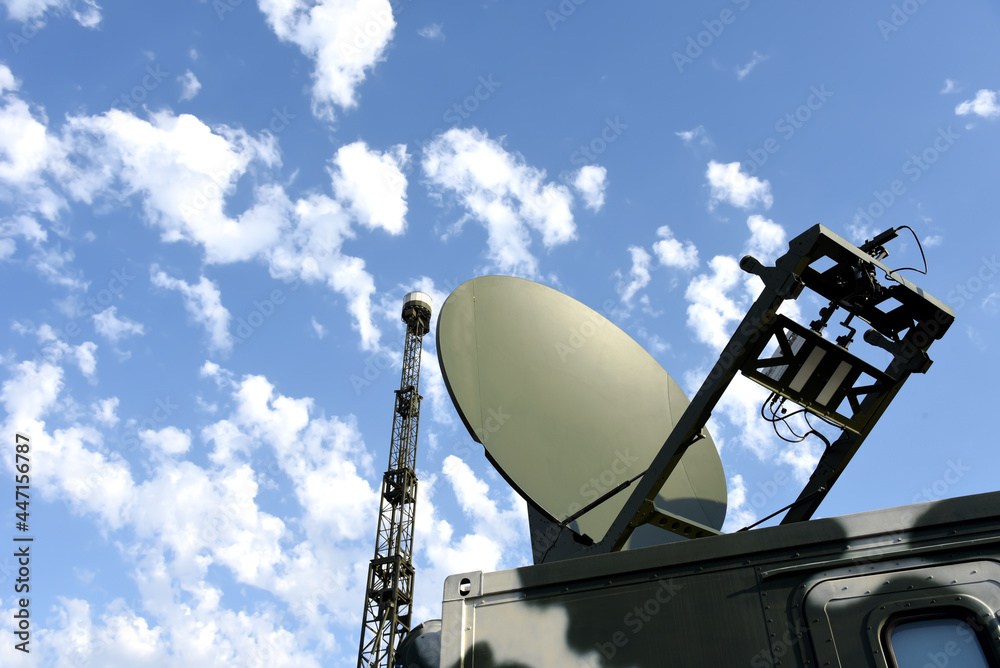 Radar for warning of the appearance of a target and the detection and ...