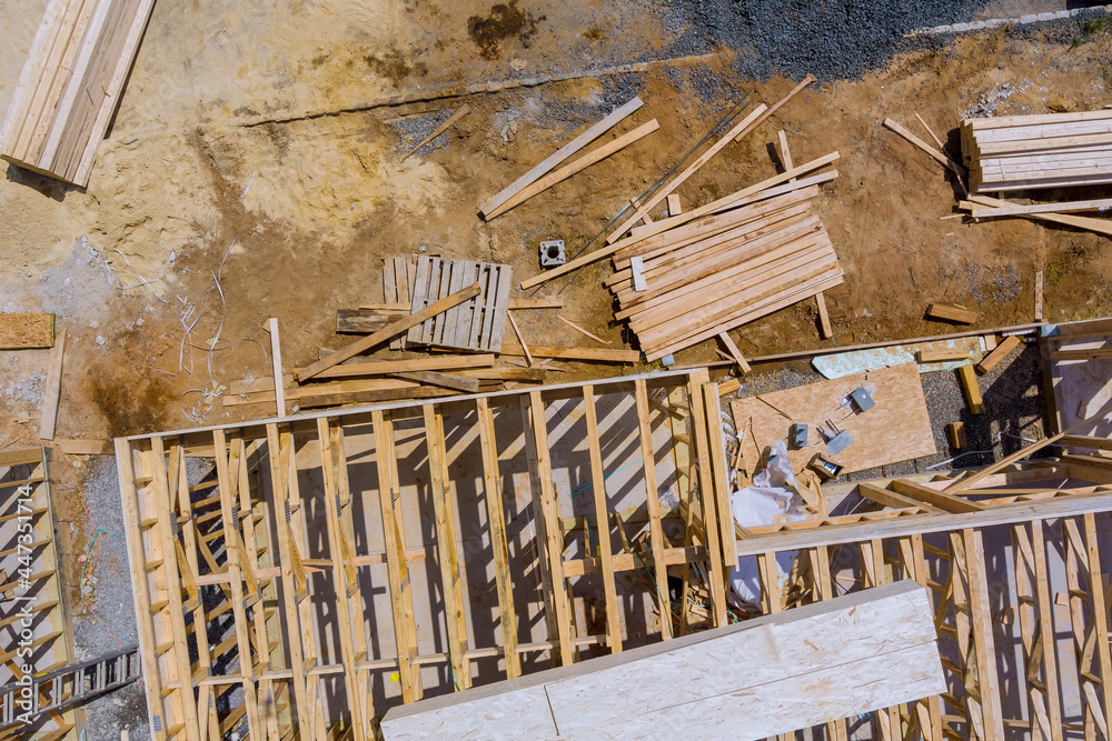 Foto de Stacked wooden building materials a stack of boards wood frame ...