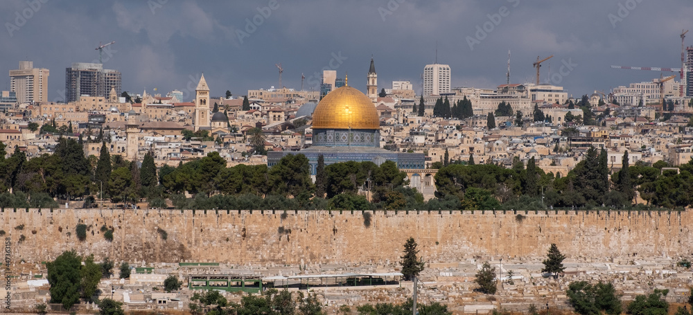 Islamic shrine the Dome of the Rock, on Temple Mount in Jerusalem Old ...