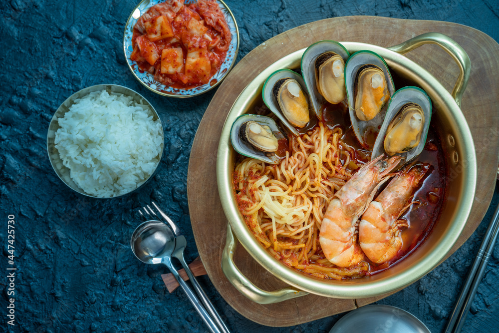 jamppong, Spicy mixed-up seafood noodle soup, Korean noodle soup with ...
