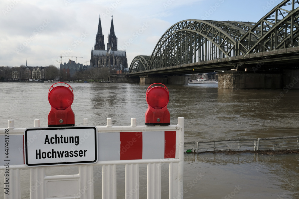 Warning fencing barrier with the text "achtung hochwasser" in Cologne ...