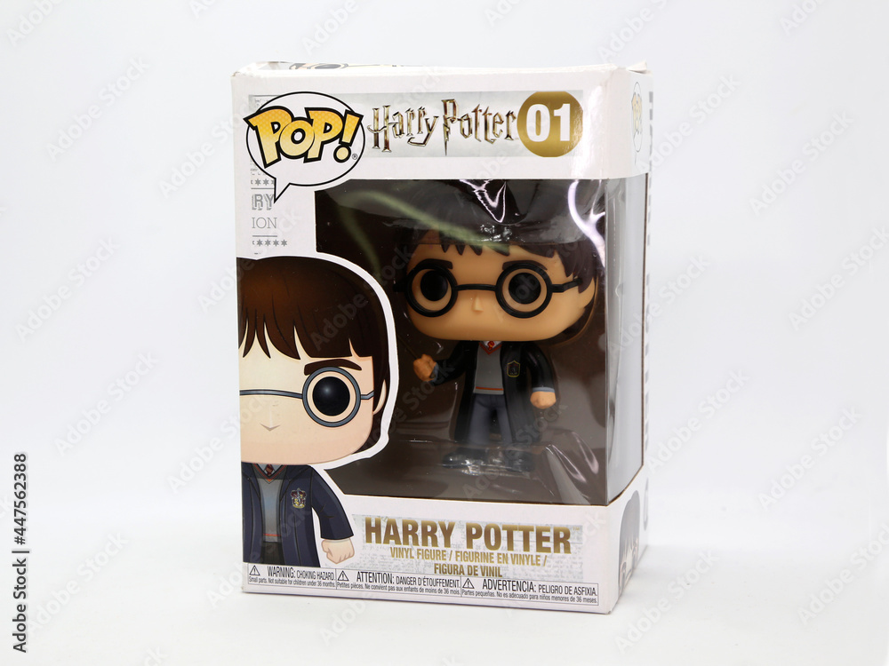 Funko Pop Harry Potter packaging box 01. Harry Potter in his Hogwarts ...