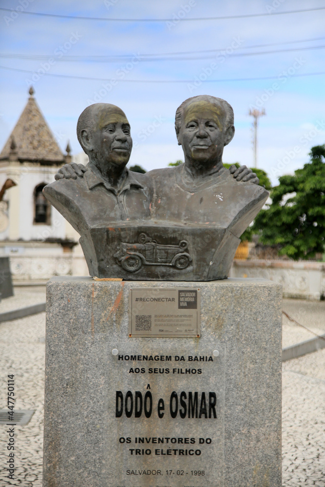 salvador, bahia, brazil - july 27, 2021: statue with the duo Dodo and ...