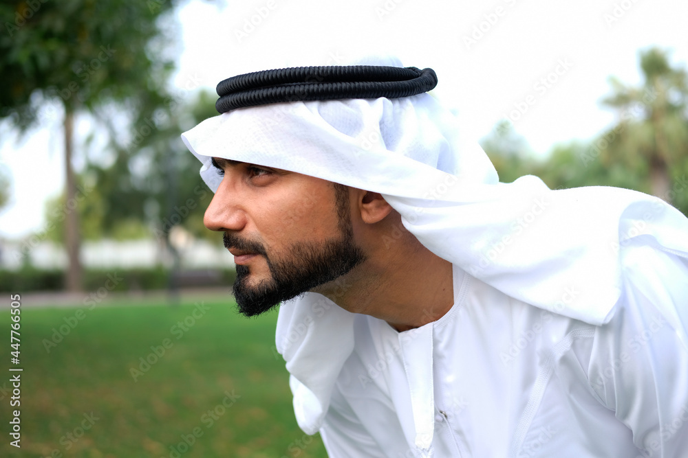 Arab wearing Ghutra kandora. Portrait of Emirati man Stock Photo ...