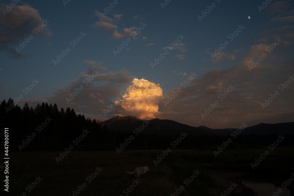 Tamarack Fire Cloud Blow-Up and Full Moon Over the Eastern Sierras from ...