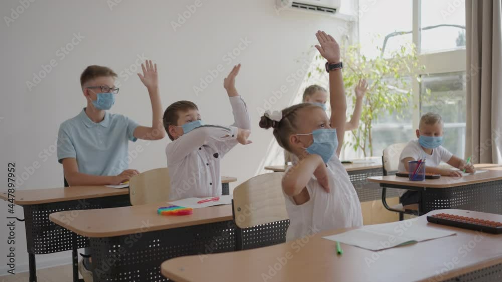 Wideo Stock: children in the classroom at school in masks sit in the ...