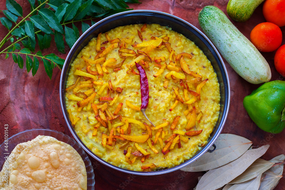 Foto de "Khichdi" is a famous south Asian dish,made of rice,lentils and ...