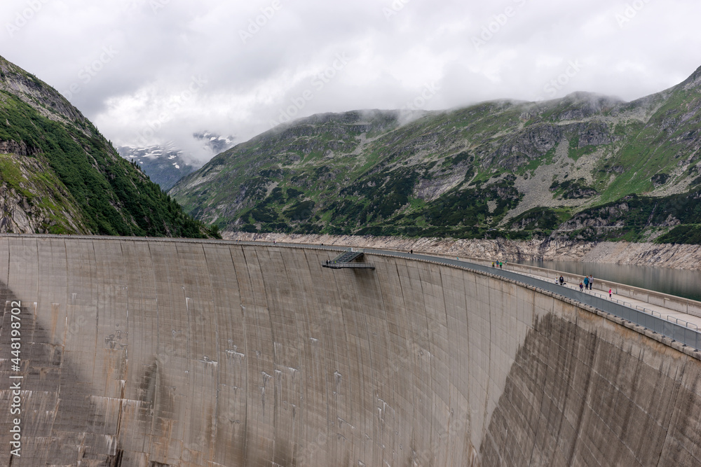 Kölnbreinsperre dam with viewing platform, Airwalk in Malta valley ...