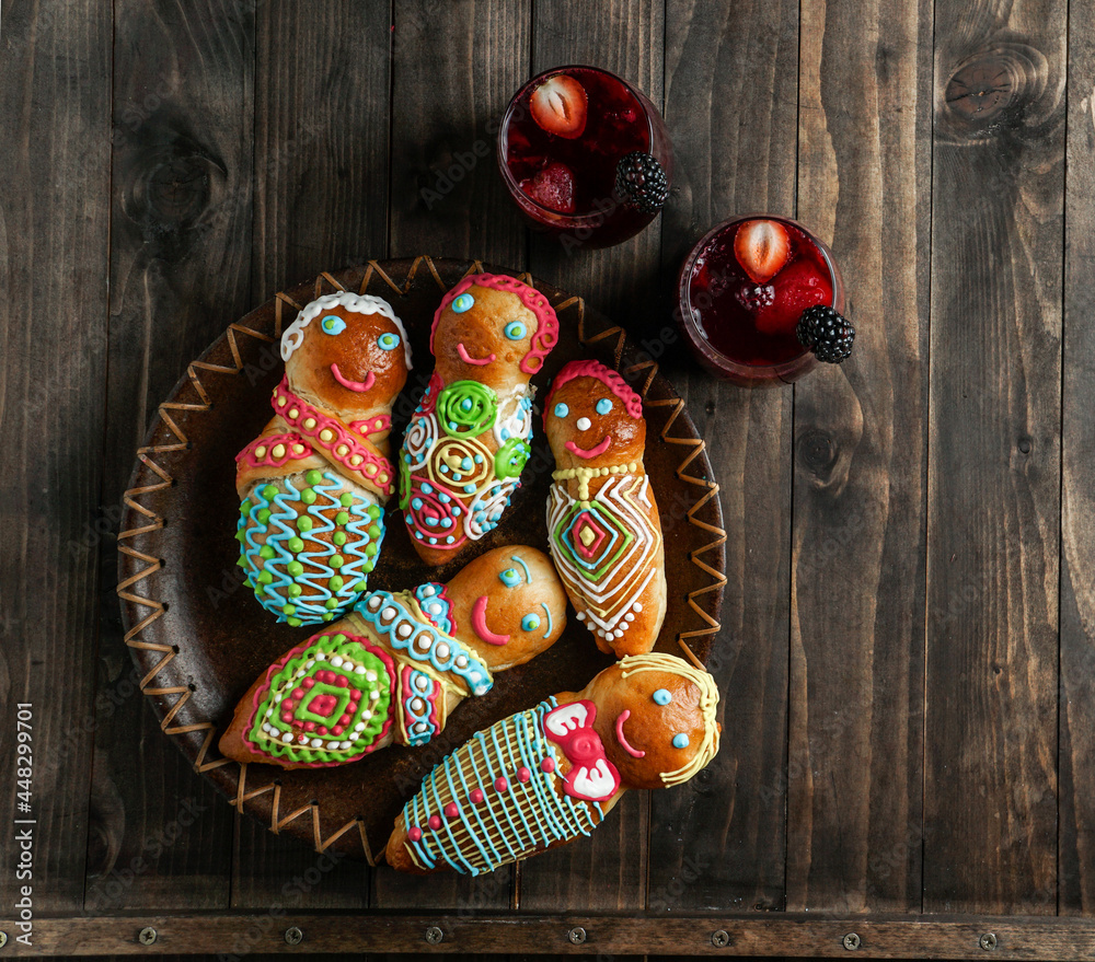 Foto de Guagua and colada morada, guagua de pan, wawas de pan, bread of the dead in Bolivia ...