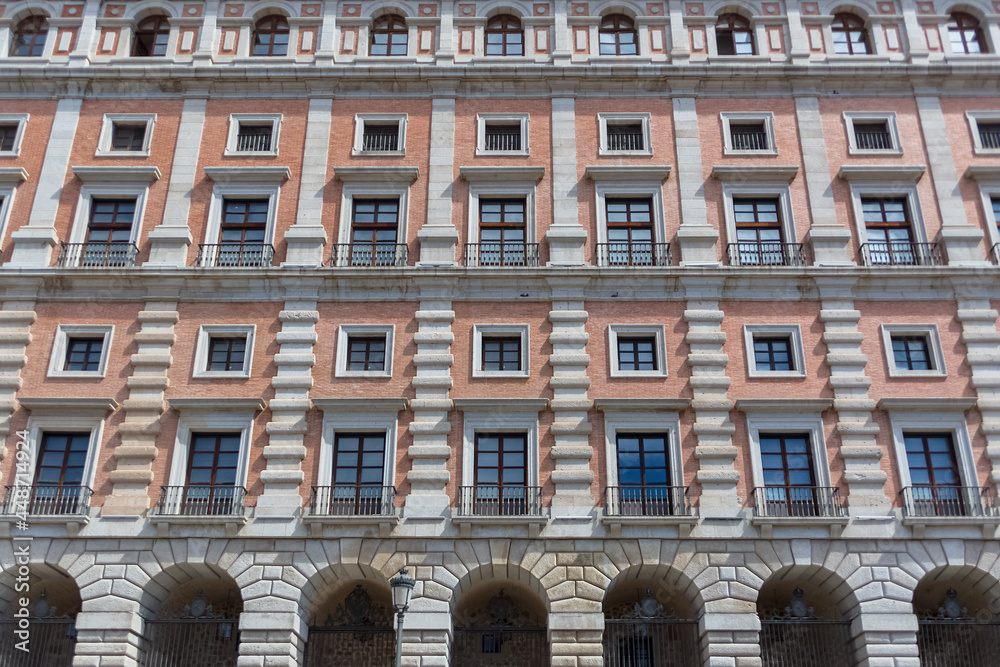Foto de Pattern facade windows and balconies view at the neoclassic ...