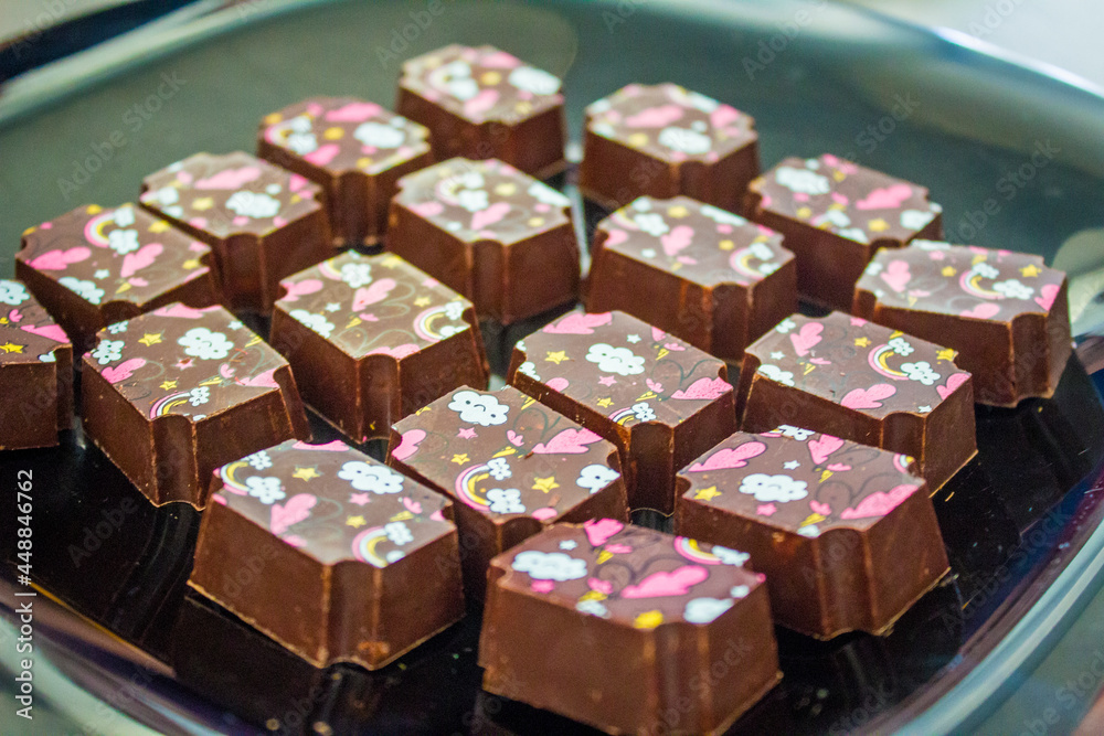 Bombones de chocolate decorados Stock Photo | Adobe Stock