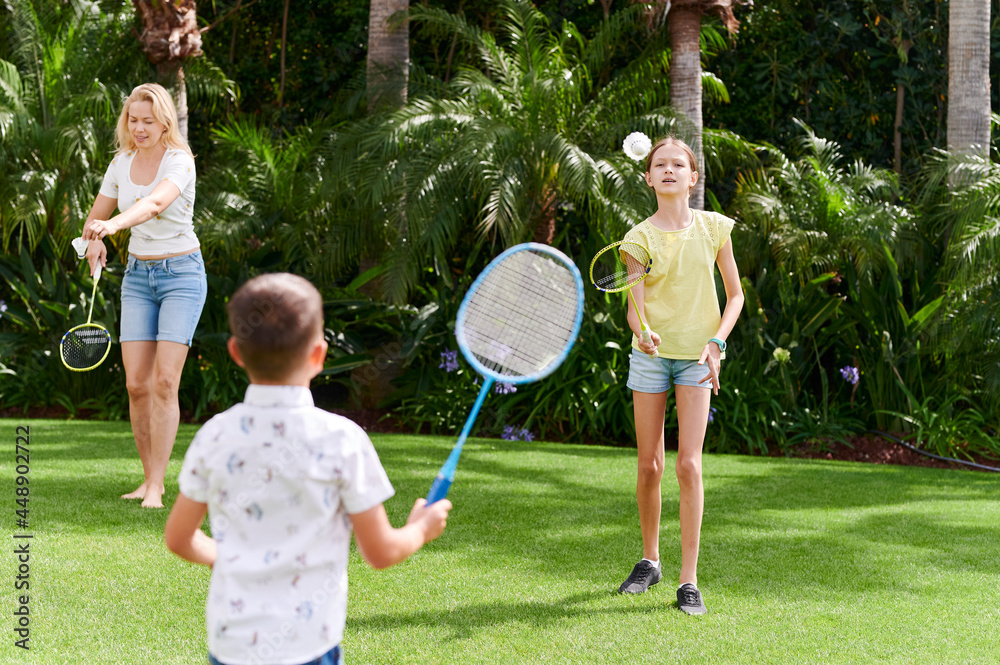 Family playing badminton in their yard Stock Photo | Adobe Stock