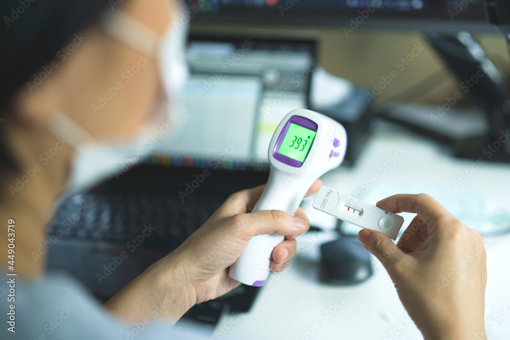 Close up hands holding infrared thermometer that showing high ...