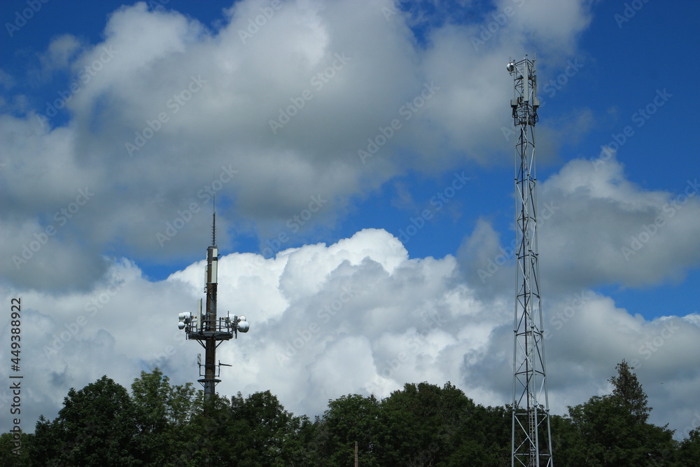 Antennes relais de télécommunication télévision et téléphonie Stock ...