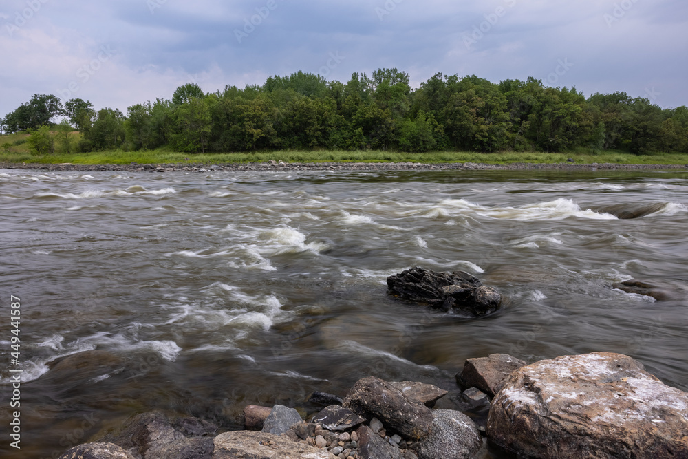 Rainy River - A scenic river on the United States and Canadian border ...