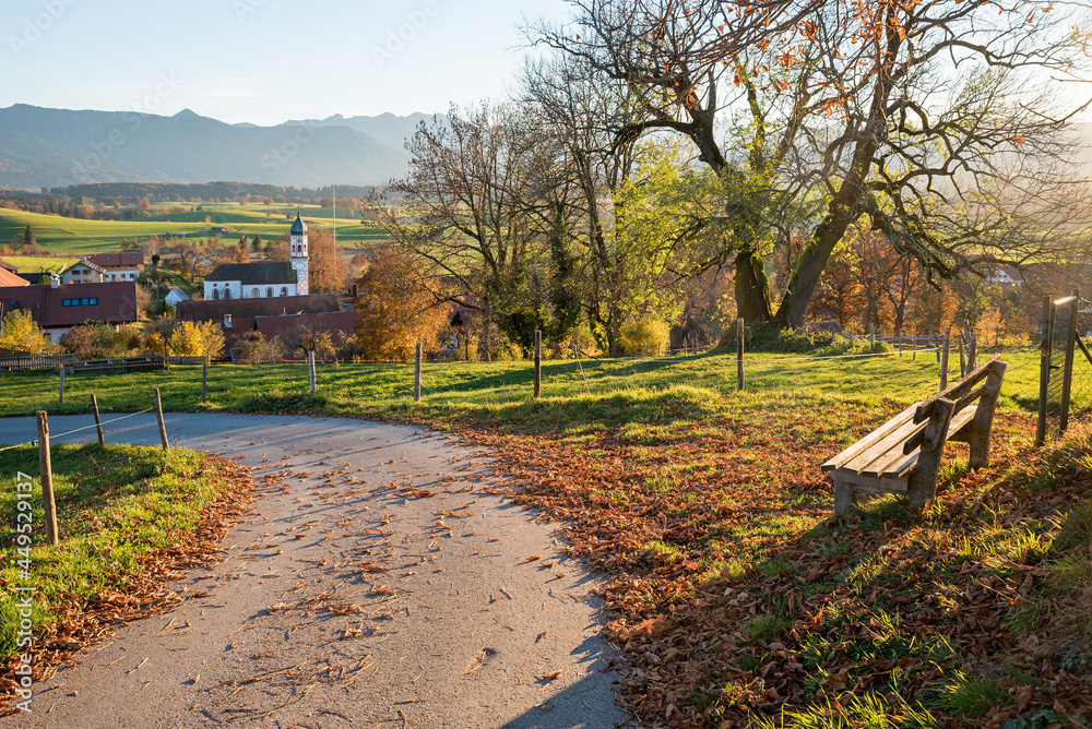 hiking road above Aidling village, rural bavarian landscape in autumn ...